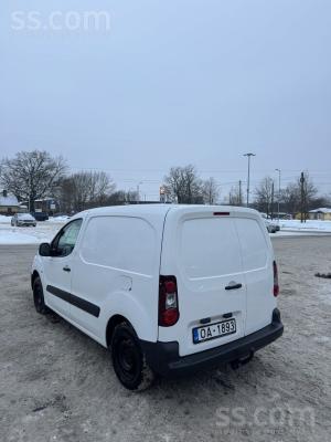 White Peugeot Partner 2016 in Riga, with an engine capacity of 1.60 L and mileage of 170 thousand km for 3500 €, photo 4 on AUTOMOTO.COM.LV