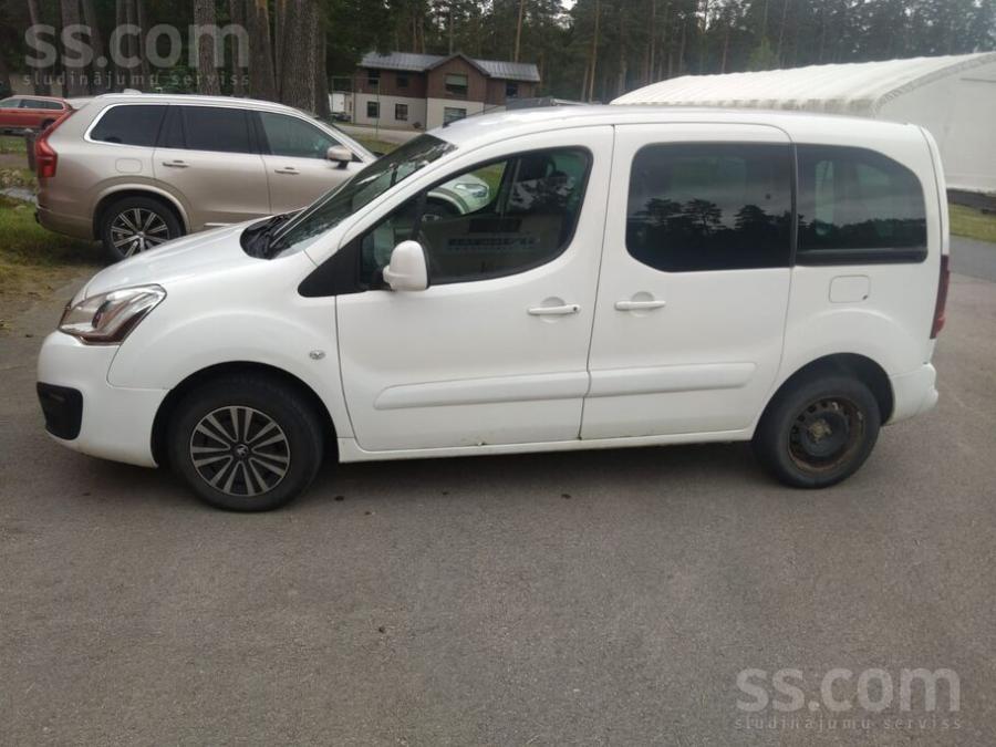 White Peugeot Partner 2017 in Riga, with an engine capacity of 1.60 L and mileage of 272 thousand km for 3250 €, photo 3 on AUTOMOTO.COM.LV
