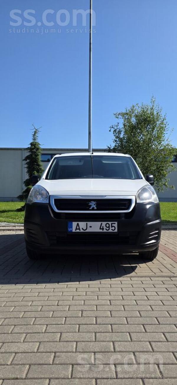 Balts Peugeot Partner 2017 Jelgava, ar dzinēja tilpumu 1.60 L un nobraukumu 295 tūkst. km par 4500 €, foto 1 vietnē AUTOMOTO.COM.LV