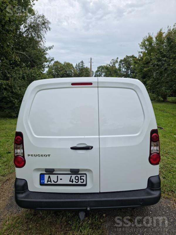 Peugeot Partner 2017 Jelgava vietnē Balts Peugeot Partner 2017 Jelgava, ar dzinēja tilpumu 1.60 L un nobraukumu 302 tūkst. km par 3990 €, foto 4 vietnē AUTOMOTO.COM.LV