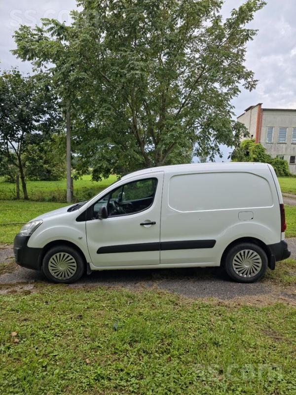 Peugeot Partner 2017 Jelgava vietnē Balts Peugeot Partner 2017 Jelgava, ar dzinēja tilpumu 1.60 L un nobraukumu 302 tūkst. km par 3990 €, foto 5 vietnē AUTOMOTO.COM.LV