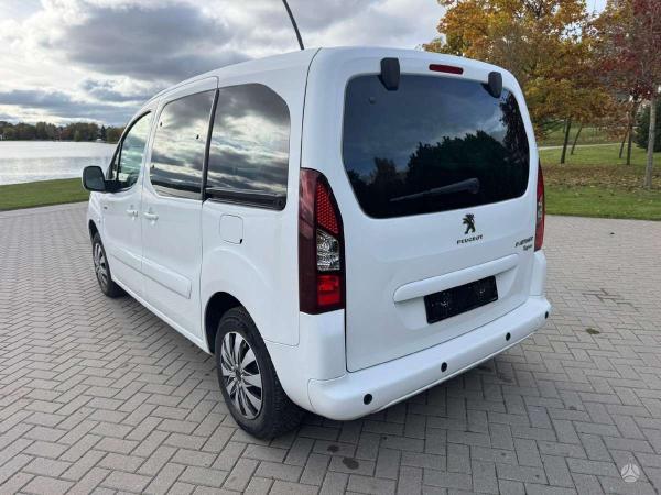 White Peugeot Partner 2018 in Klaipeda, with an engine capacity of 0.00 L and mileage of 68 thousand km for 5700 €, photo 6 on AUTOMOTO.COM.LV