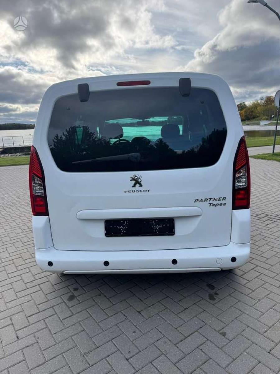 White Peugeot Partner 2018 in Klaipeda, with an engine capacity of 0.00 L and mileage of 68 thousand km for 5700 €, photo 7 on AUTOMOTO.COM.LV