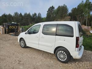 White Peugeot Partner 2018 in Riga, with an engine capacity of 1.60 L and mileage of 122 thousand km for 5900 €, photo  on AUTOMOTO.COM.LV