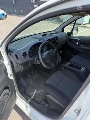 White Peugeot Partner 2018 in Kaunas, with an engine capacity of 1.56 L and mileage of 184 thousand km for 4500 €, photo 3 on AUTOMOTO.COM.LV