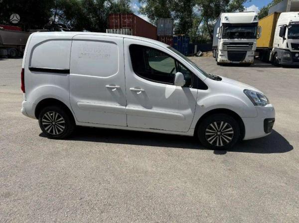 White Peugeot Partner 2018 in Kaunas, with an engine capacity of 1.56 L and mileage of 184 thousand km for 4500 €, photo 3 on AUTOMOTO.COM.LV