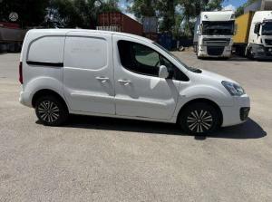 White Peugeot Partner 2018 in Kaunas, with an engine capacity of 1.56 L and mileage of 184 thousand km for 4500 €, photo 4 on AUTOMOTO.COM.LV