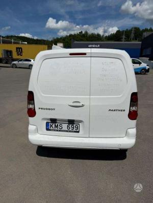 White Peugeot Partner 2018 in Kaunas, with an engine capacity of 1.56 L and mileage of 184 thousand km for 4500 €, photo 5 on AUTOMOTO.COM.LV