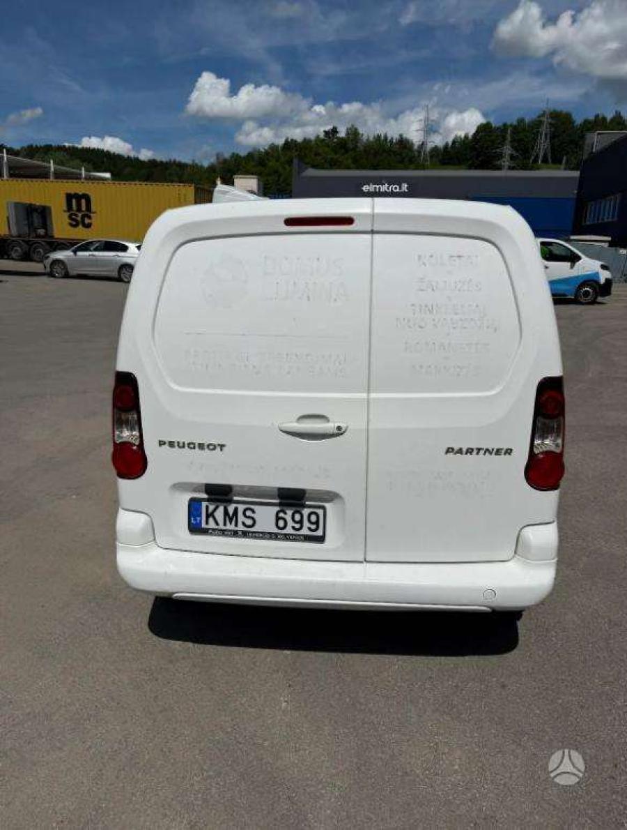 White Peugeot Partner 2018 in Kaunas, with an engine capacity of 1.56 L and mileage of 184 thousand km for 4500 €, photo 5 on AUTOMOTO.COM.LV