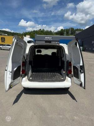 White Peugeot Partner 2018 in Kaunas, with an engine capacity of 1.56 L and mileage of 184 thousand km for 4500 €, photo 7 on AUTOMOTO.COM.LV