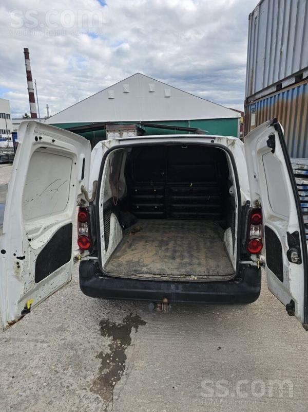 Balts Peugeot Partner 2018 Rīga, ar dzinēja tilpumu 1.60 L un nobraukumu 160 tūkst. km par 1500 €, foto 5 vietnē AUTOMOTO.COM.LV