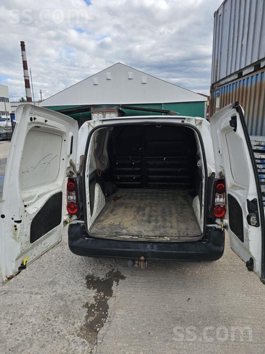 Balts Peugeot Partner 2018 Rīga, ar dzinēja tilpumu 1.60 L un nobraukumu 160 tūkst. km par 1500 €, foto 6 vietnē AUTOMOTO.COM.LV