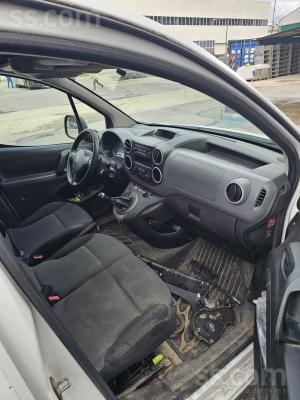Balts Peugeot Partner 2018 Rīga, ar dzinēja tilpumu 1.60 L un nobraukumu 160 tūkst. km par 1500 €, foto 7 vietnē AUTOMOTO.COM.LV