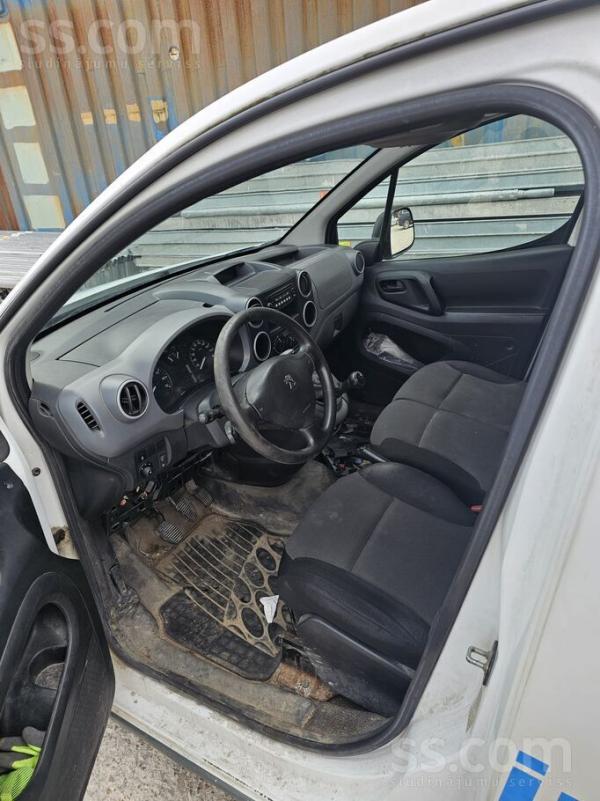 Balts Peugeot Partner 2018 Rīga, ar dzinēja tilpumu 1.60 L un nobraukumu 160 tūkst. km par 1500 €, foto 7 vietnē AUTOMOTO.COM.LV