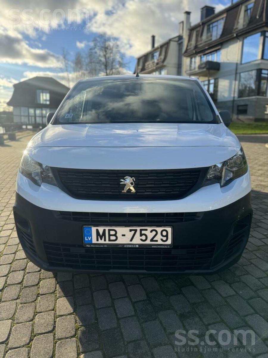 White Peugeot Partner 2019 in Riga, with an engine capacity of 1.50 L and mileage of 170 thousand km for 5200 €, photo 2 on AUTOMOTO.COM.LV