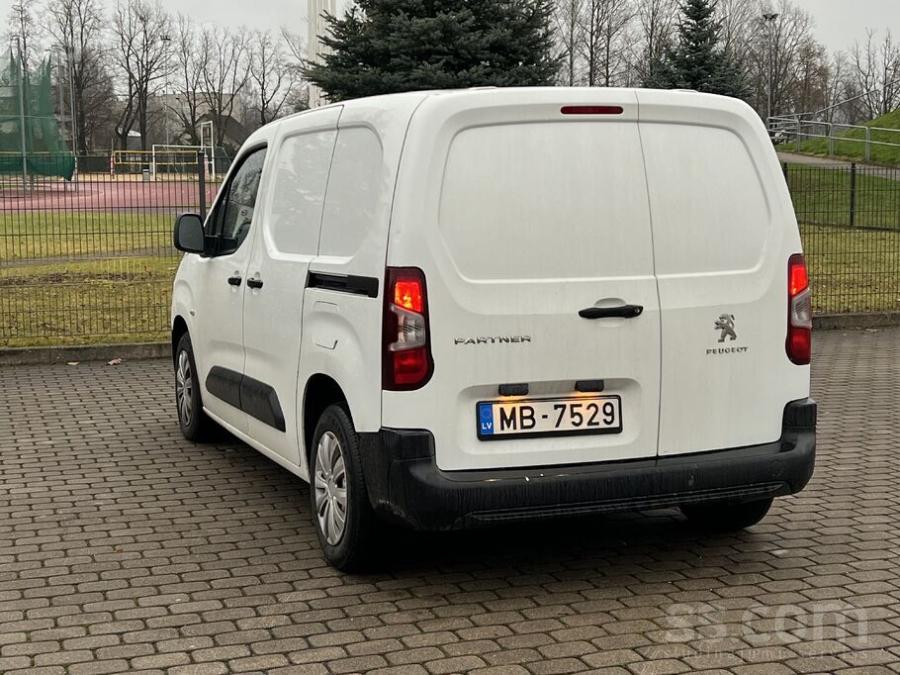 Balts Peugeot Partner 2019 Rīga, ar dzinēja tilpumu 1.50 L un nobraukumu 195 tūkst. km par 6900 €, foto 4 vietnē AUTOMOTO.COM.LV