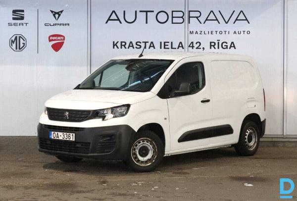 White Peugeot Partner 2019 in Riga, with an engine capacity of 1.60 L and mileage of 69 thousand km for 8800 €, photo 1 on AUTOMOTO.COM.LV