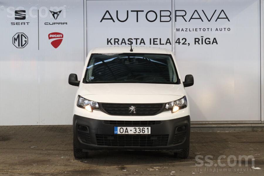 White Peugeot Partner 2019 in Riga, with an engine capacity of 1.60 L and mileage of 69 thousand km for 8800 €, photo 2 on AUTOMOTO.COM.LV