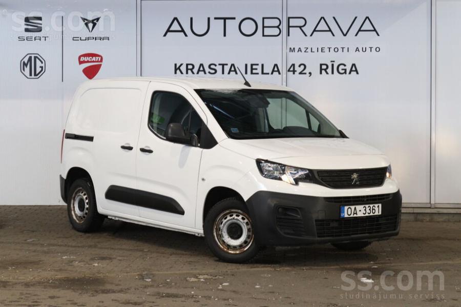 White Peugeot Partner 2019 in Riga, with an engine capacity of 1.60 L and mileage of 69 thousand km for 8800 €, photo 3 on AUTOMOTO.COM.LV
