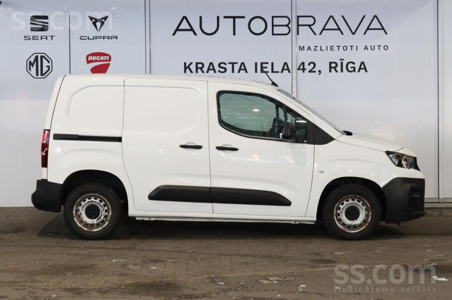 White Peugeot Partner 2019 in Riga, with an engine capacity of 1.60 L and mileage of 69 thousand km for 8800 €, photo 5 on AUTOMOTO.COM.LV