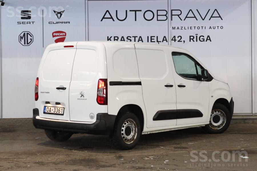 White Peugeot Partner 2019 in Riga, with an engine capacity of 1.60 L and mileage of 69 thousand km for 8800 €, photo 6 on AUTOMOTO.COM.LV