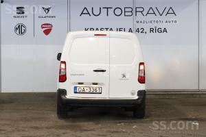 White Peugeot Partner 2019 in Riga, with an engine capacity of 1.60 L and mileage of 69 thousand km for 8800 €, photo 7 on AUTOMOTO.COM.LV