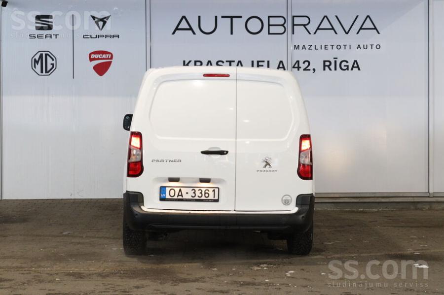 White Peugeot Partner 2019 in Riga, with an engine capacity of 1.60 L and mileage of 69 thousand km for 8800 €, photo 7 on AUTOMOTO.COM.LV