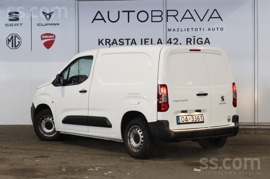 White Peugeot Partner 2019 in Riga, with an engine capacity of 1.60 L and mileage of 69 thousand km for 8800 €, photo 8 on AUTOMOTO.COM.LV