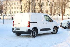 White Peugeot Partner 2019 in Riga, with an engine capacity of 1.60 L and mileage of 69 thousand km for 8800 €, photo 25 on AUTOMOTO.COM.LV