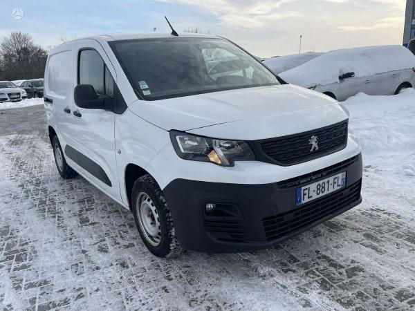 White Peugeot Partner 2019 in Taurage, with an engine capacity of 1.50 L and mileage of 206 thousand km for 6400 €, photo 2 on AUTOMOTO.COM.LV