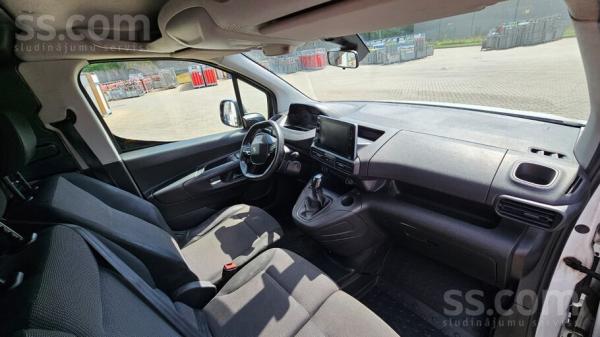 White Peugeot Partner 2019 in Riga, with an engine capacity of 1.60 L and mileage of 307 thousand km for 4850 €, photo 9 on AUTOMOTO.COM.LV