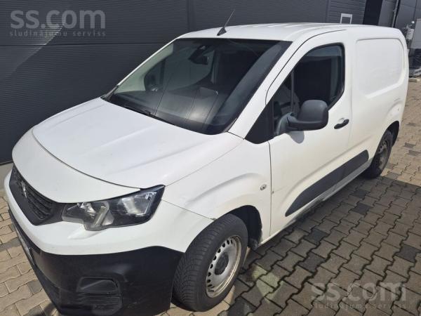 White Peugeot Partner 2019 in Riga, with an engine capacity of 1.60 L and mileage of 290 thousand km for 5600 €, photo 1 on AUTOMOTO.COM.LV