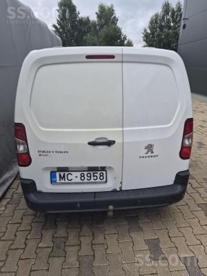 Balts Peugeot Partner 2019 Rīga, ar dzinēja tilpumu 1.60 L un nobraukumu 290 tūkst. km par 5600 €, foto 5 vietnē AUTOMOTO.COM.LV