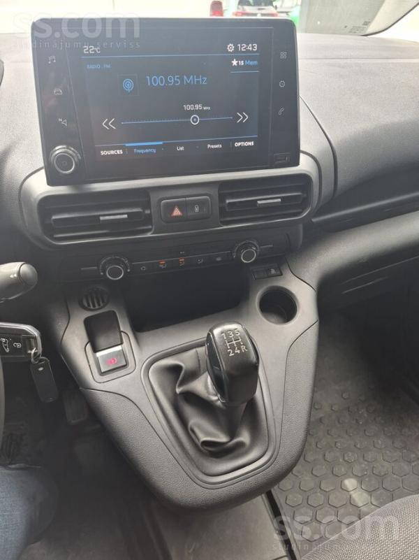 White Peugeot Partner 2019 in Riga, with an engine capacity of 1.60 L and mileage of 290 thousand km for 5600 €, photo 9 on AUTOMOTO.COM.LV