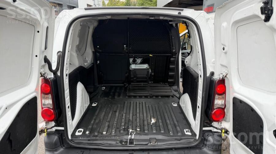 Balts Peugeot Partner 2019 Rīga, ar dzinēja tilpumu 1.60 L un nobraukumu 197 tūkst. km par 8500 €, foto 13 vietnē AUTOMOTO.COM.LV