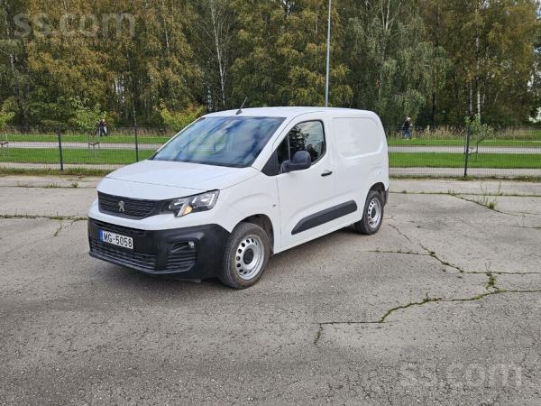 Peugeot Partner 2019 Rīga vietnē Balts Peugeot Partner 2019 Rīga, ar dzinēja tilpumu 1.60 L un nobraukumu 228 tūkst. km par 6000 €, foto 3 vietnē AUTOMOTO.COM.LV