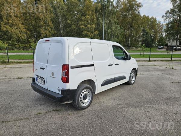 Peugeot Partner 2019 Rīga vietnē Balts Peugeot Partner 2019 Rīga, ar dzinēja tilpumu 1.60 L un nobraukumu 228 tūkst. km par 6000 €, foto 7 vietnē AUTOMOTO.COM.LV