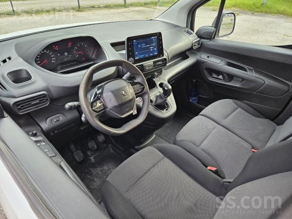 Peugeot Partner 2019 Rīga vietnē Balts Peugeot Partner 2019 Rīga, ar dzinēja tilpumu 1.60 L un nobraukumu 228 tūkst. km par 6000 €, foto 9 vietnē AUTOMOTO.COM.LV