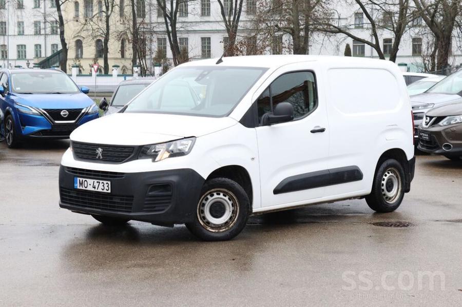White Peugeot Partner 2020 in Riga, with an engine capacity of 1.20 L and mileage of 109 thousand km for 9500 €, photo 27 on AUTOMOTO.COM.LV