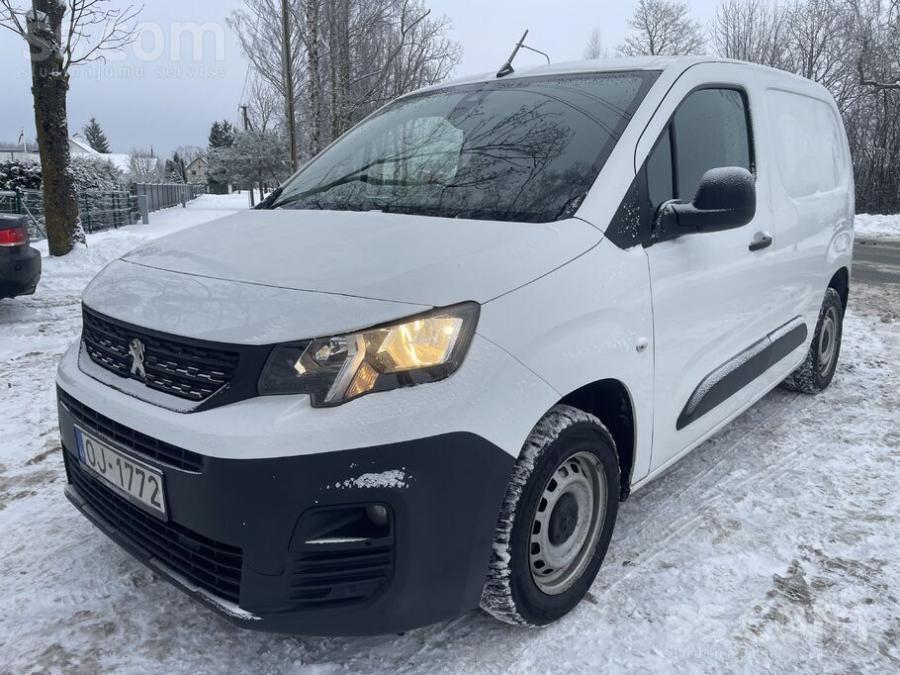 White Peugeot Partner 2020 in Riga, with an engine capacity of 1.50 L and mileage of 223 thousand km for 7980 €, photo 1 on AUTOMOTO.COM.LV