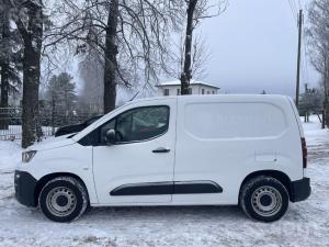 White Peugeot Partner 2020 in Riga, with an engine capacity of 1.50 L and mileage of 223 thousand km for 7980 €, photo 2 on AUTOMOTO.COM.LV