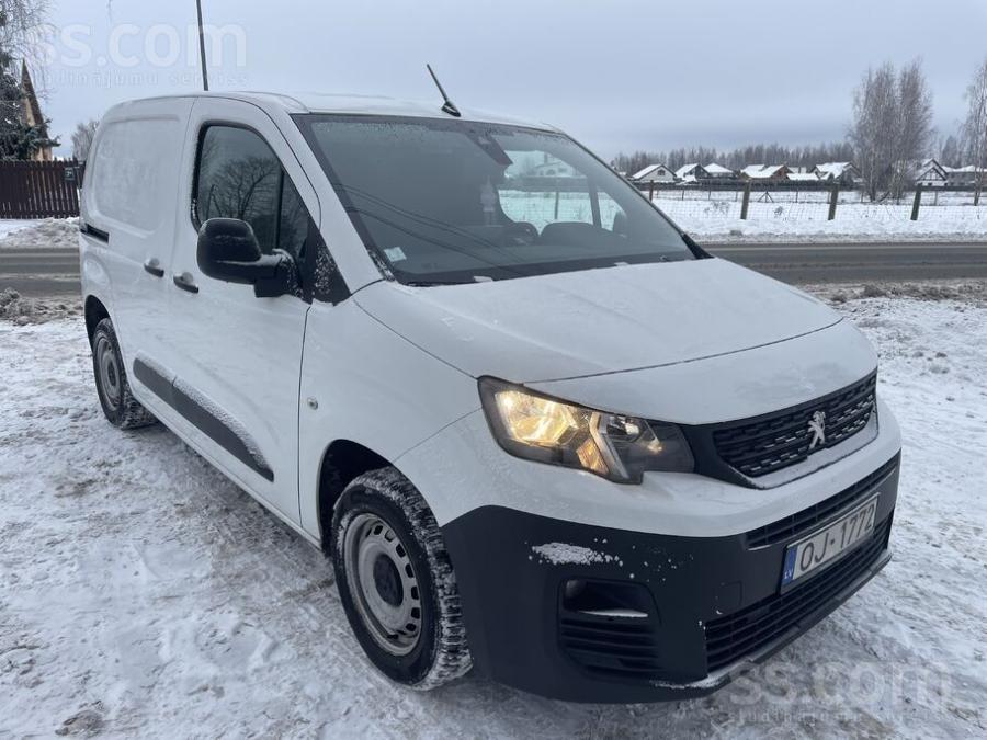 White Peugeot Partner 2020 in Riga, with an engine capacity of 1.50 L and mileage of 223 thousand km for 7980 €, photo 7 on AUTOMOTO.COM.LV