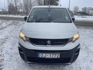 White Peugeot Partner 2020 in Riga, with an engine capacity of 1.50 L and mileage of 223 thousand km for 7980 €, photo 8 on AUTOMOTO.COM.LV