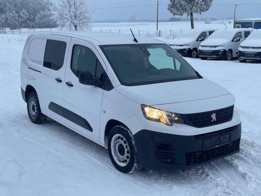 White Peugeot Partner 2020 in Ukmerge, with an engine capacity of 1.50 L and mileage of 379 thousand km for 5999 €, photo 3 on AUTOMOTO.COM.LV