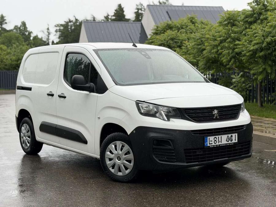 White Peugeot Partner 2020 in Vilnius, with an engine capacity of 1.50 L and mileage of 238 thousand km for 6150 €, photo 1 on AUTOMOTO.COM.LV