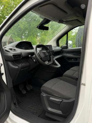 White Peugeot Partner 2020 in Vilnius, with an engine capacity of 1.50 L and mileage of 238 thousand km for 6150 €, photo 6 on AUTOMOTO.COM.LV