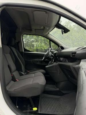White Peugeot Partner 2020 in Vilnius, with an engine capacity of 1.50 L and mileage of 238 thousand km for 6150 €, photo 9 on AUTOMOTO.COM.LV