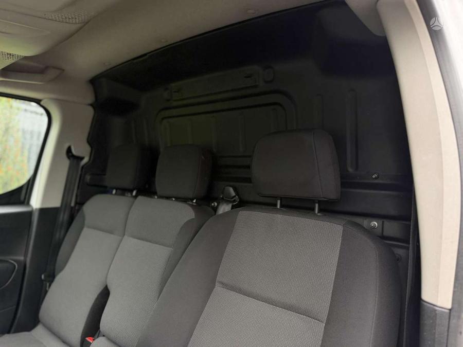 White Peugeot Partner 2020 in Vilnius, with an engine capacity of 1.50 L and mileage of 238 thousand km for 6150 €, photo 10 on AUTOMOTO.COM.LV