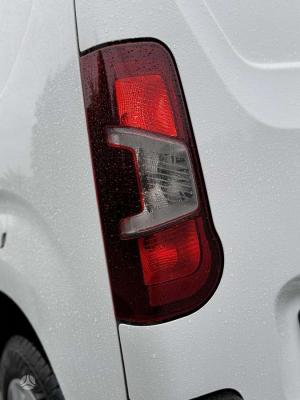 White Peugeot Partner 2020 in Vilnius, with an engine capacity of 1.50 L and mileage of 238 thousand km for 6150 €, photo 34 on AUTOMOTO.COM.LV