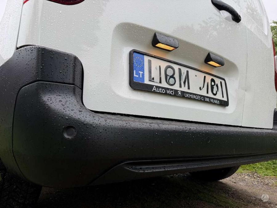 White Peugeot Partner 2020 in Vilnius, with an engine capacity of 1.50 L and mileage of 238 thousand km for 6150 €, photo 39 on AUTOMOTO.COM.LV